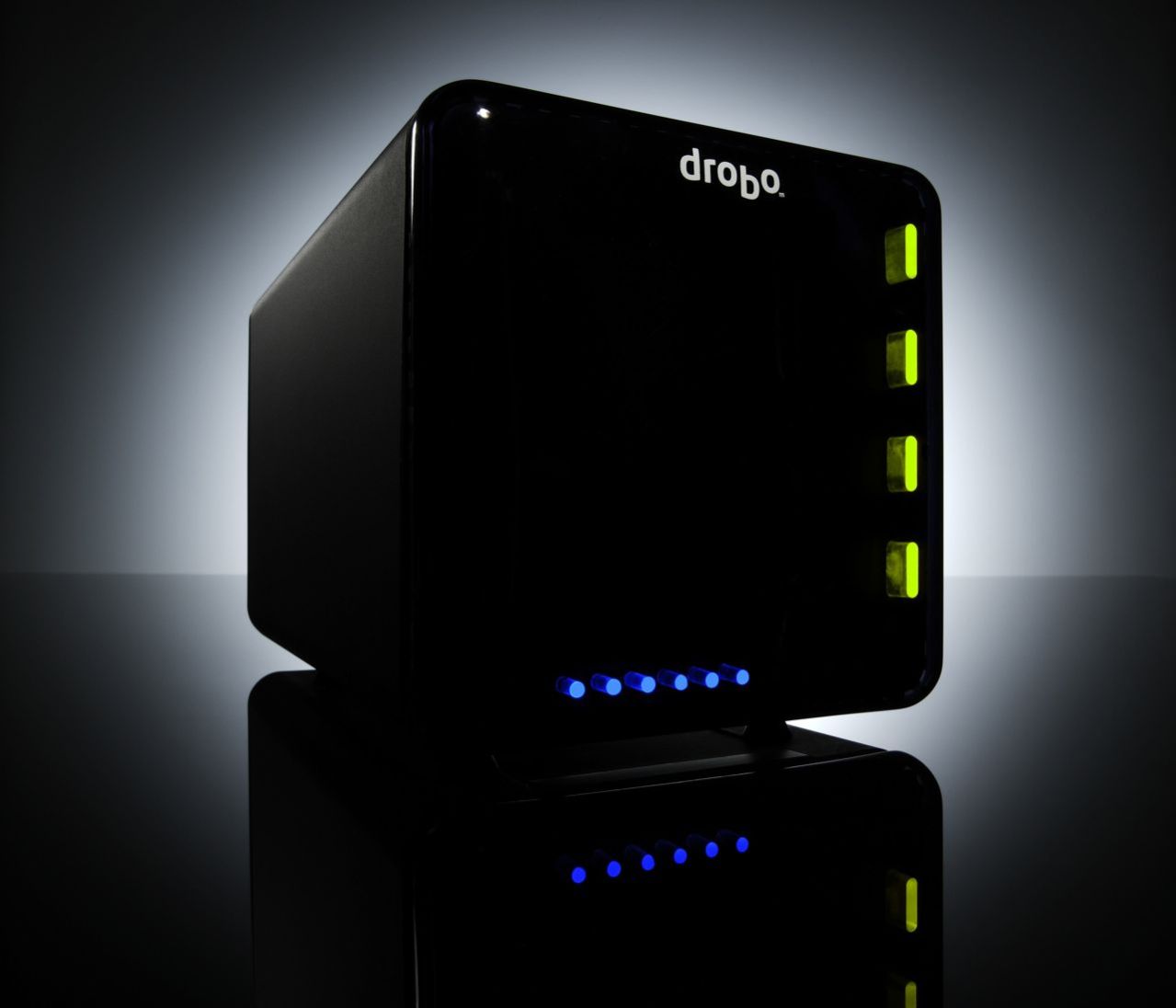 Hardware review: Second-Generation Drobo | Raoul Pop