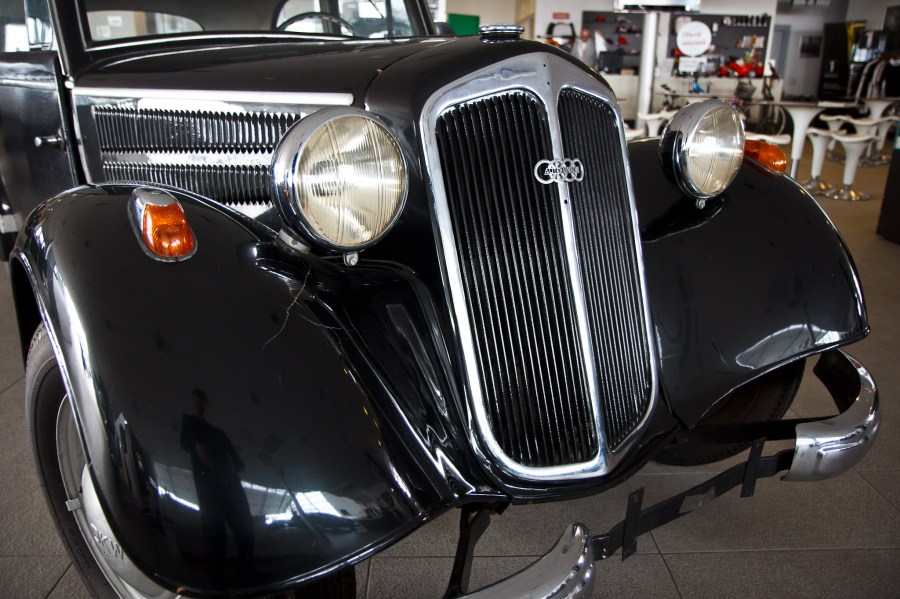 An antique Audi at Tess Auto | Raoul Pop