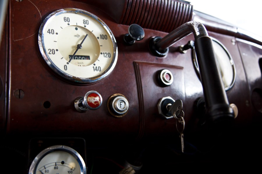 An antique Audi at Tess Auto | Raoul Pop