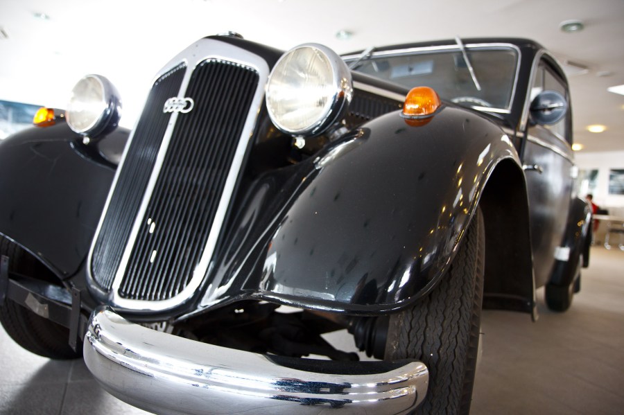 An antique Audi at Tess Auto | Raoul Pop
