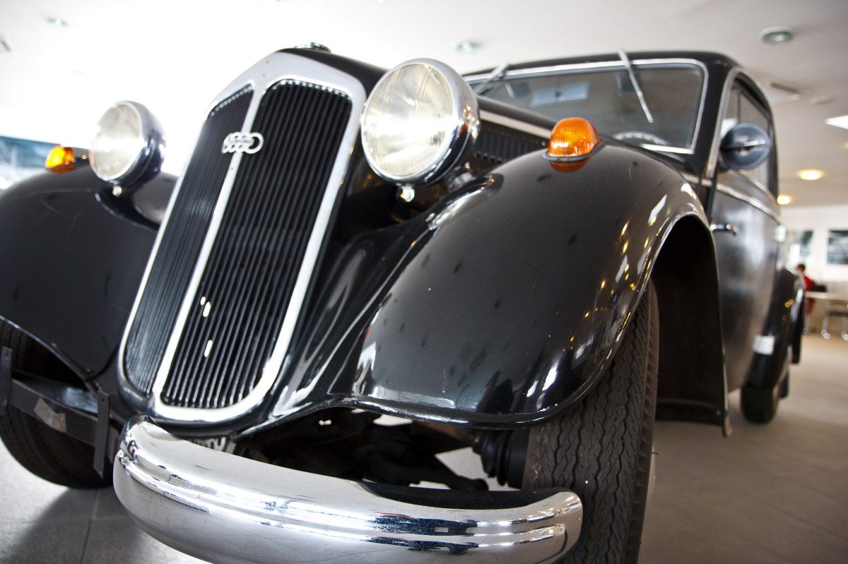 An antique Audi at Tess Auto | Raoul Pop
